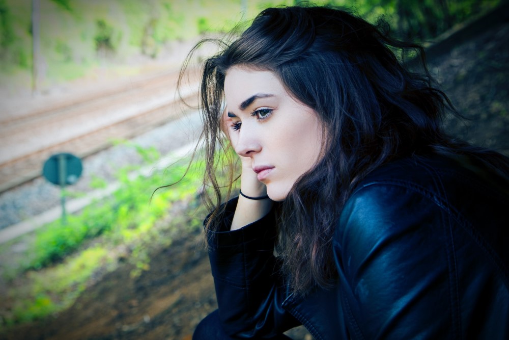 9 Subtle Signs Of Depression In Women | Smash Negativity