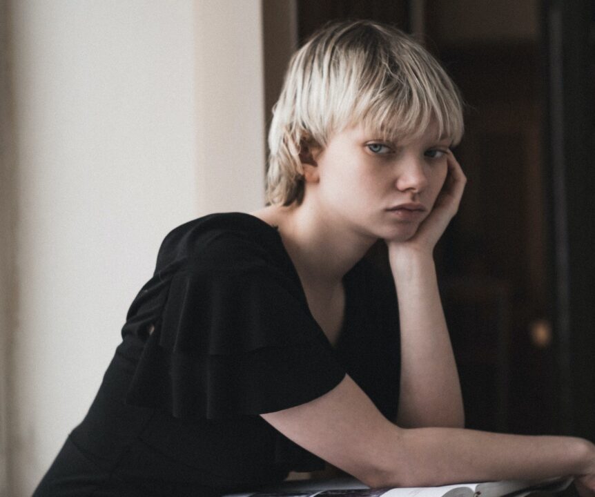 How To Get An Insecure Girl To Trust You - 12 Lovely Tips | Smash ...