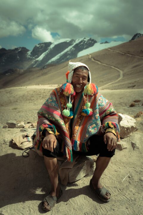 8 Lovely Peruvian Traditional Clothing | Smash Negativity