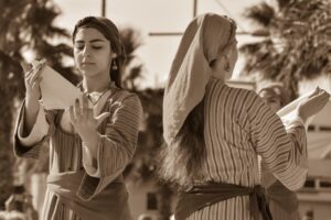 Greek Traditional Clothing: 5 Fashionable Types