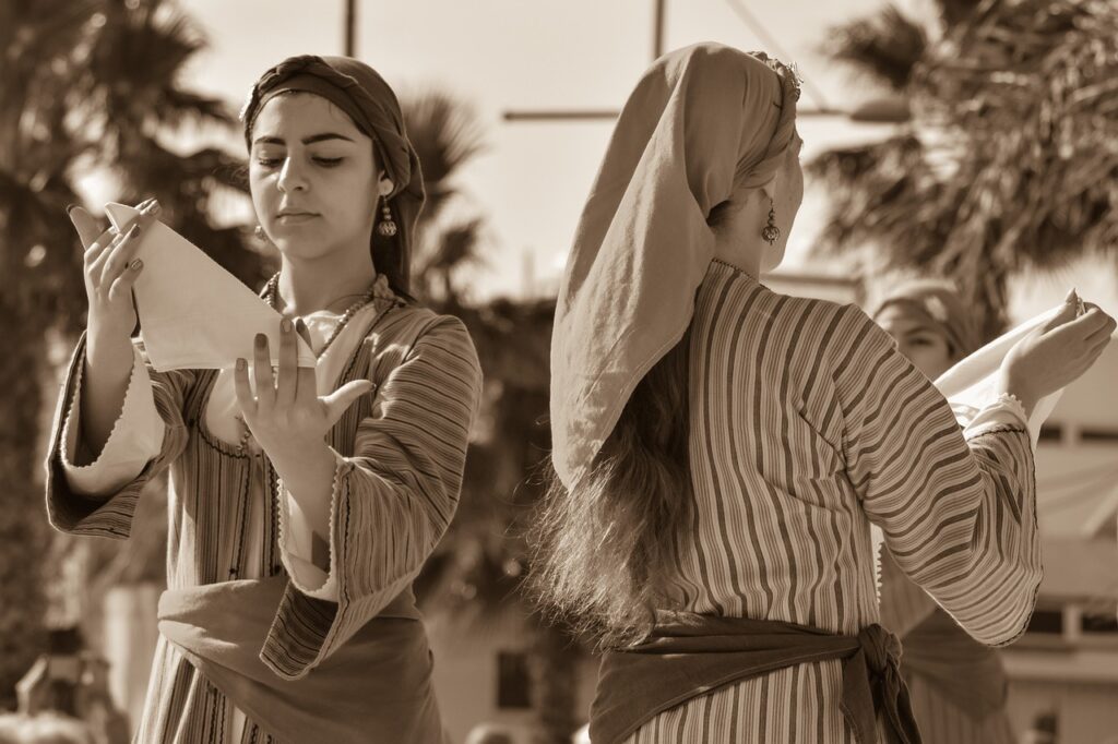 Greek Traditional Clothing: 5 Fashionable Types