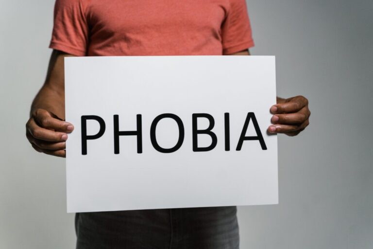 Hypegiaphobia: Symptoms, Causes And Lifestyle Changes | Smash Negativity